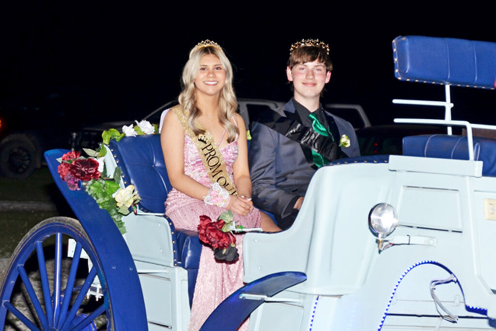 Forestburg High names its Prom King and Queen – Bowie News