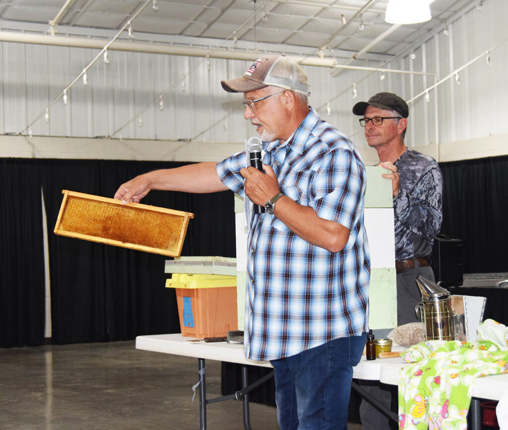 Summer readers hear from beekeeper – Bowie News