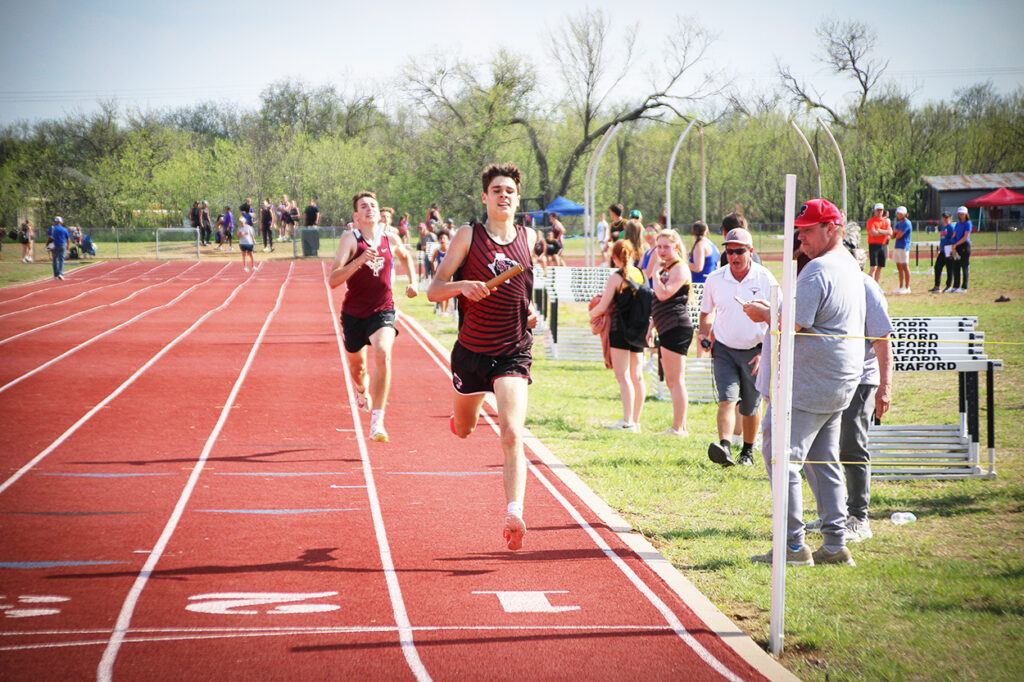 Local 1A schools complete area track meet – Bowie News