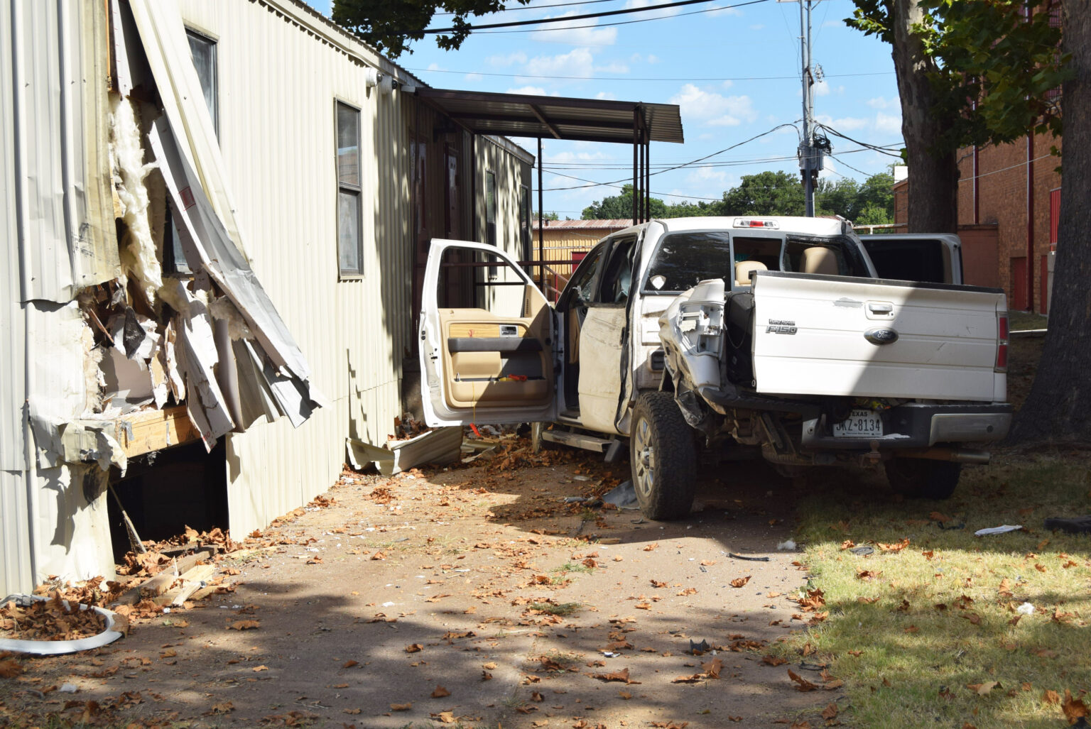 Pickup crashes into portable building behind junior high – Bowie News